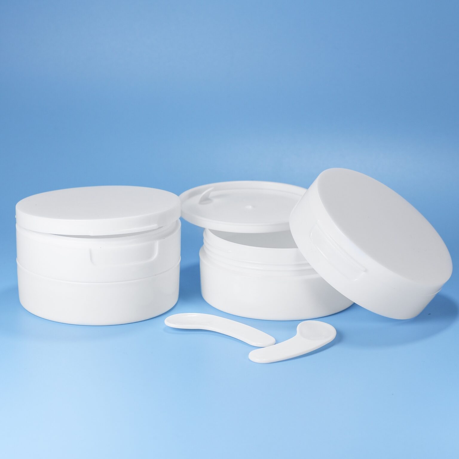 K0410 กระปุกครีมพลาสติก พร้อมไม้พายปาดครีม ขนาด 50 กรัม ราคาถูก